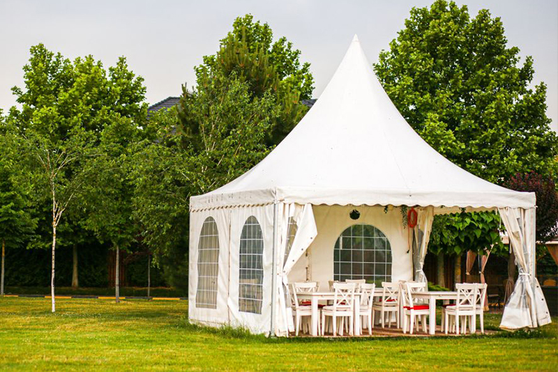 Párty stany: Jistota úspěšné akce za jakéhokoli počasí